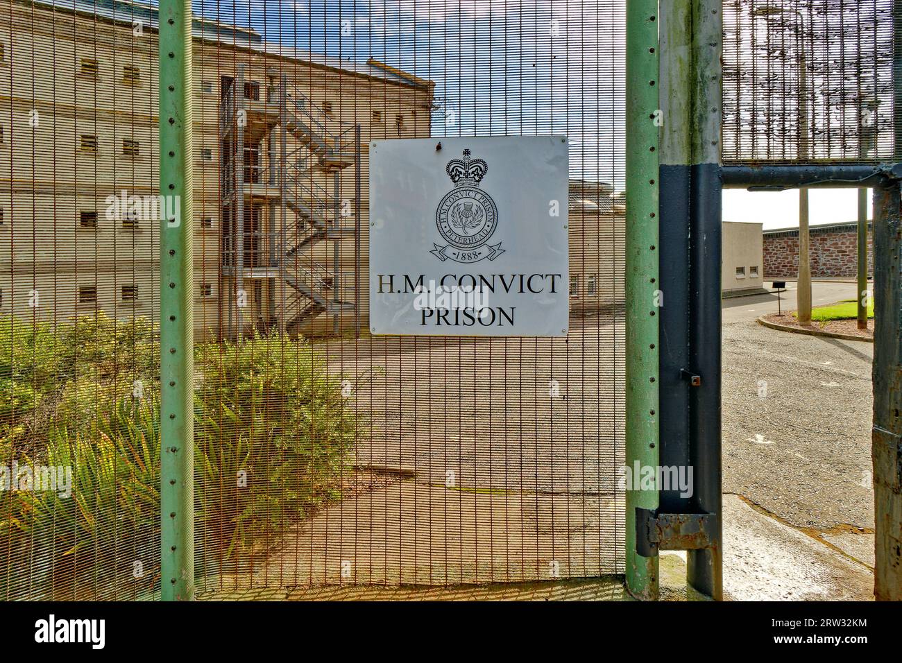 Caged prisoners hi-res stock photography and images - Alamy