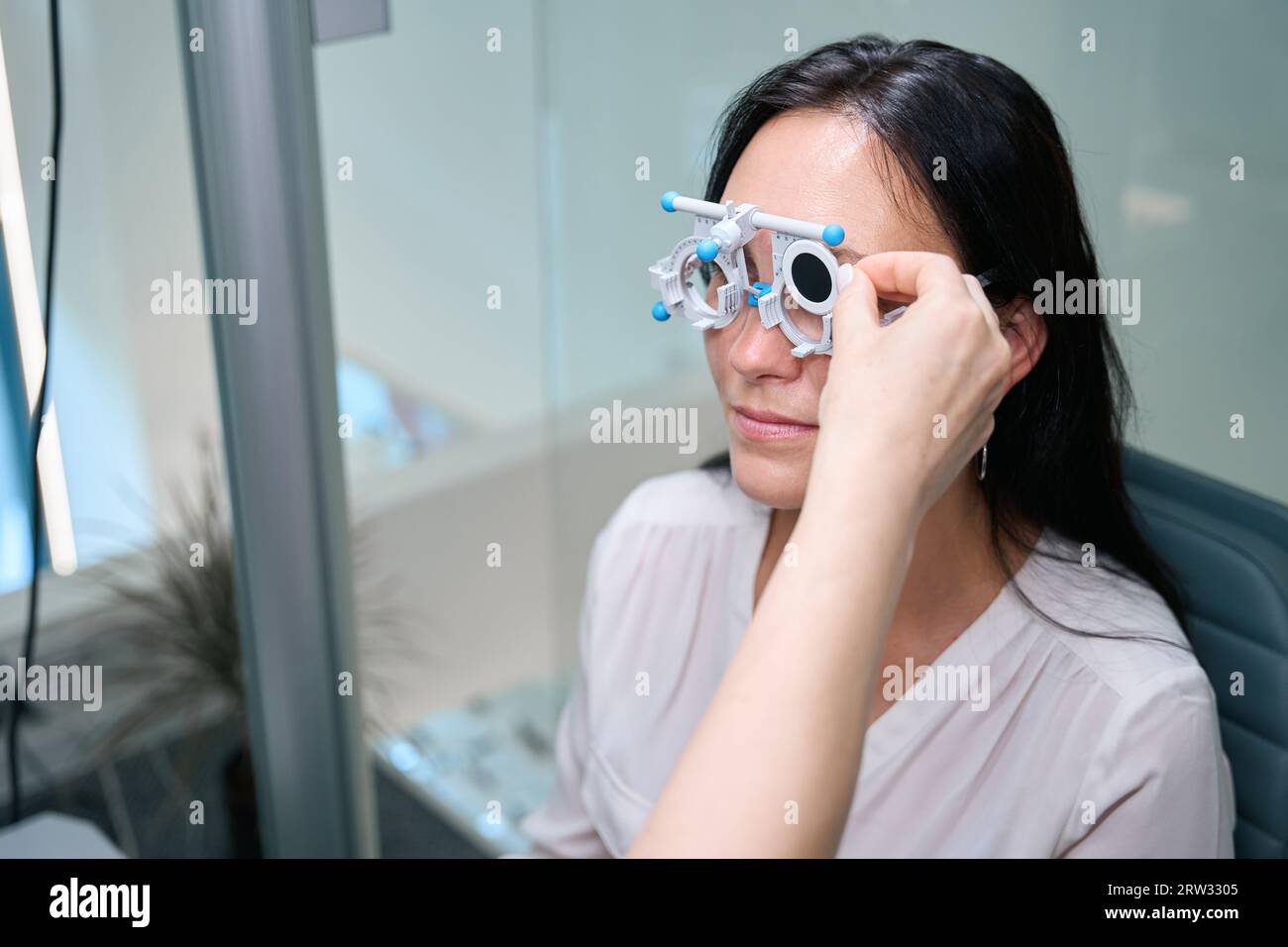 Ophthalmologist conducting eyesight test hi-res stock photography and ...