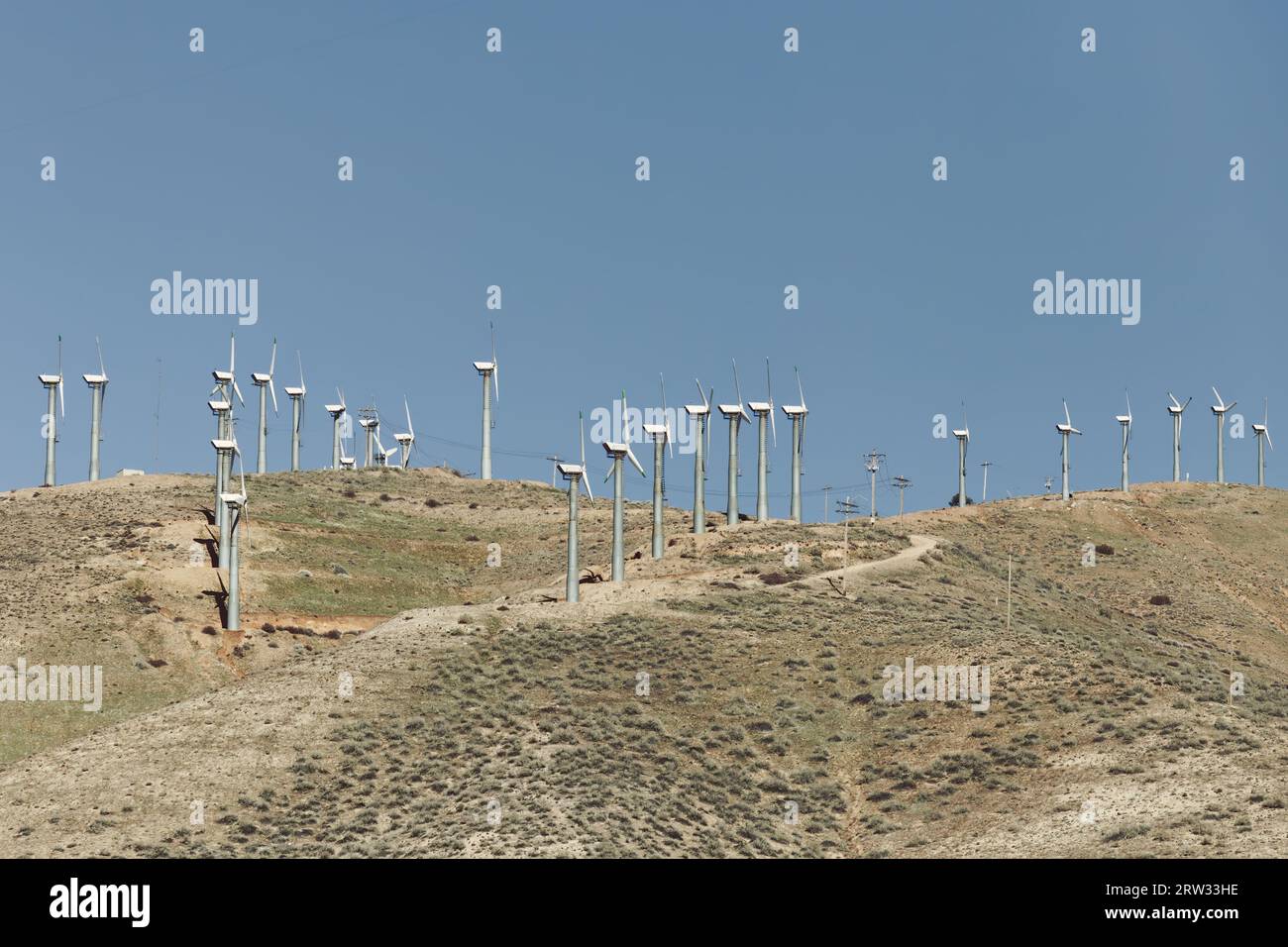 Desert Giants: Windmill Turbines in Tehachapi Pass, Mojave Desert Stock ...