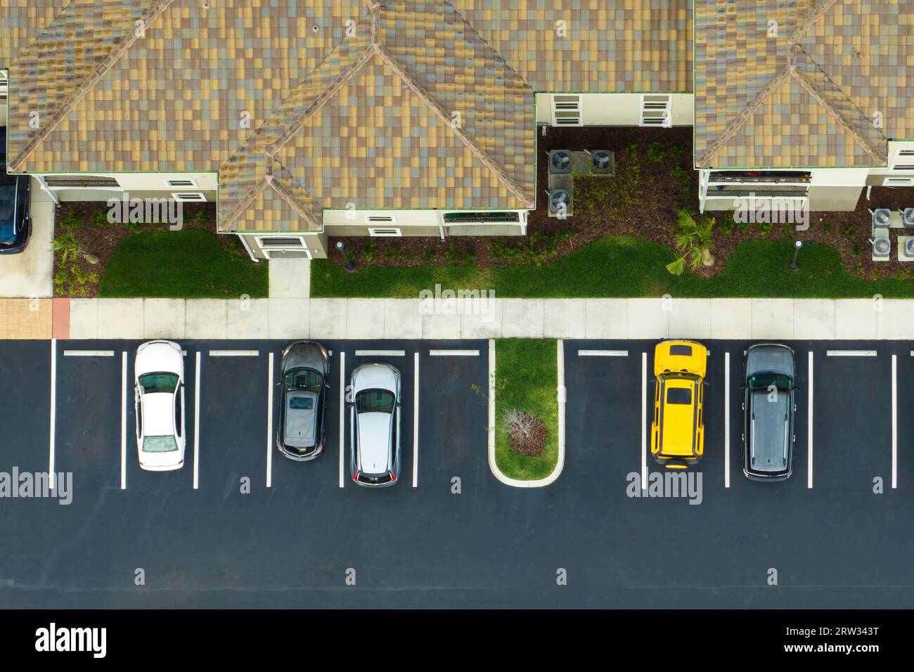 Suburban florida condos car parking hi-res stock photography and images ...