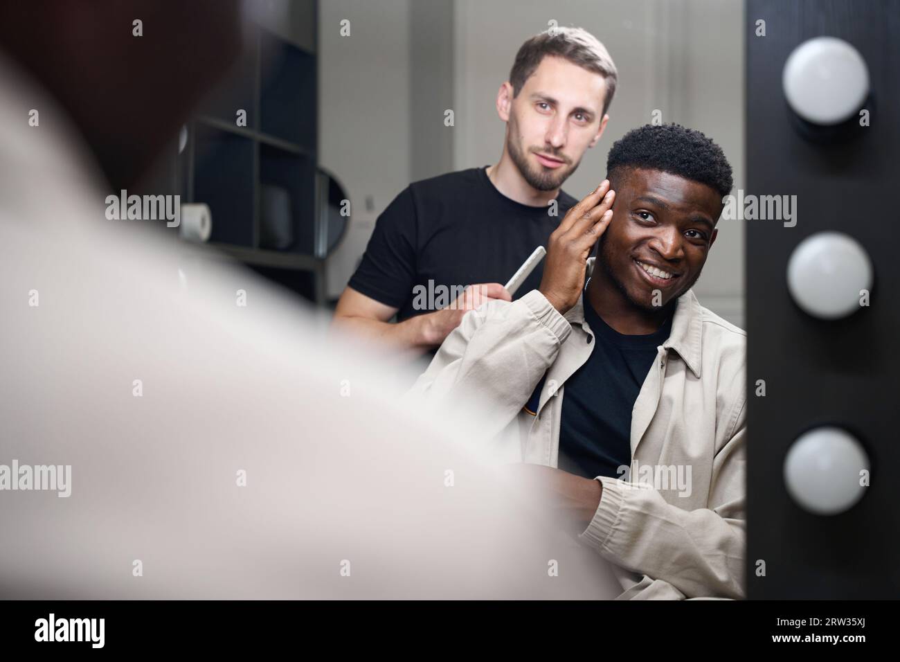 African american barber trimming hair hi-res stock photography and ...