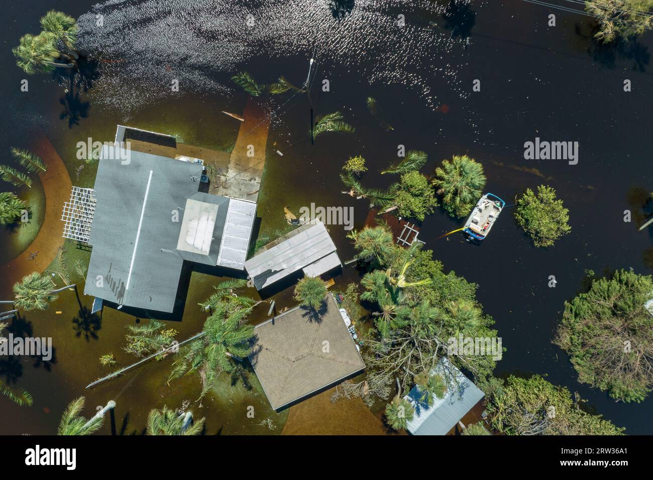 Surrounded by hurricane Ian rainfall flood waters homes in Florida ...