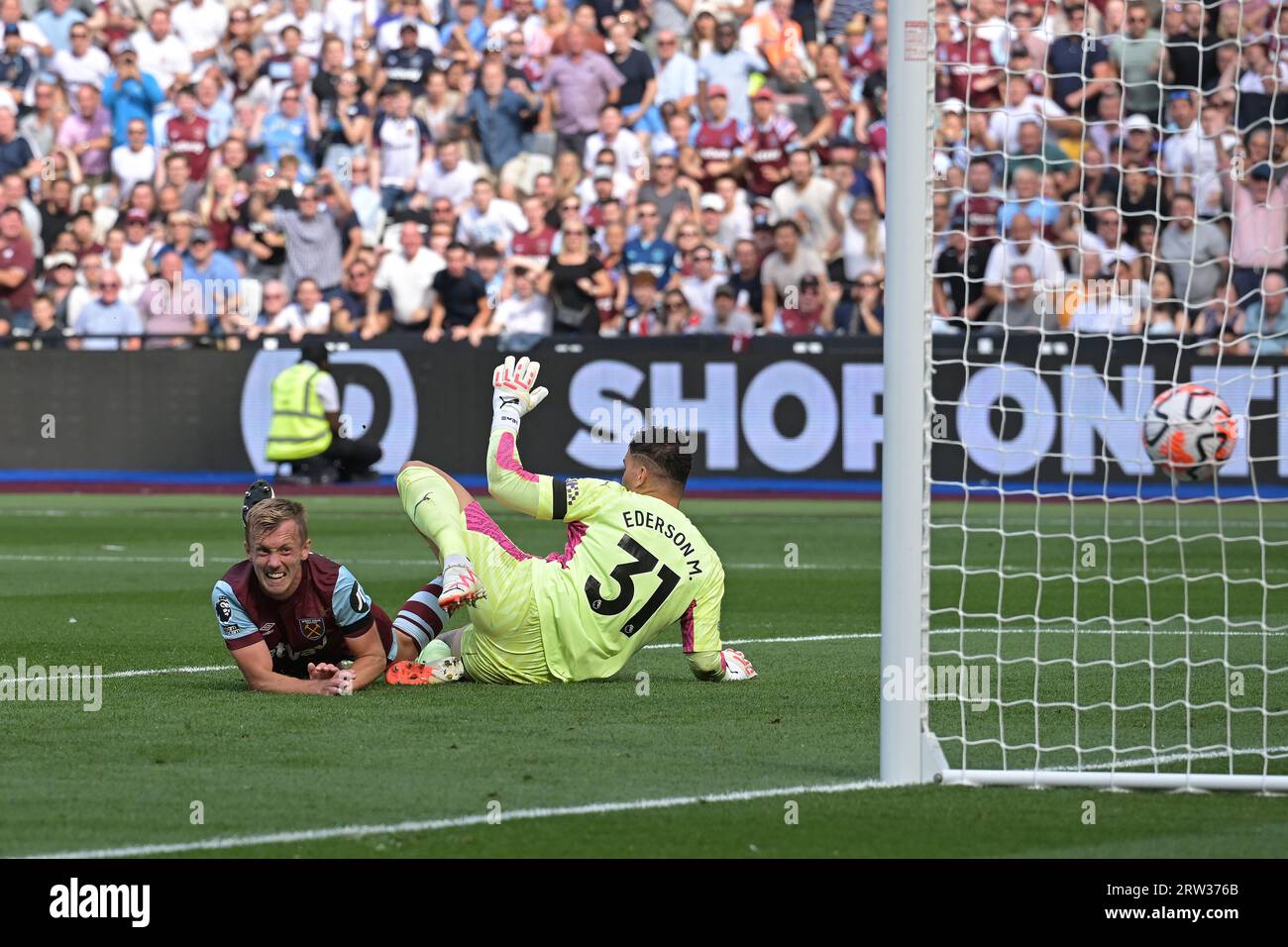 London, UK. 16th Sep, 2023. GOAL James Ward-Prowse of West Ham Utd ...