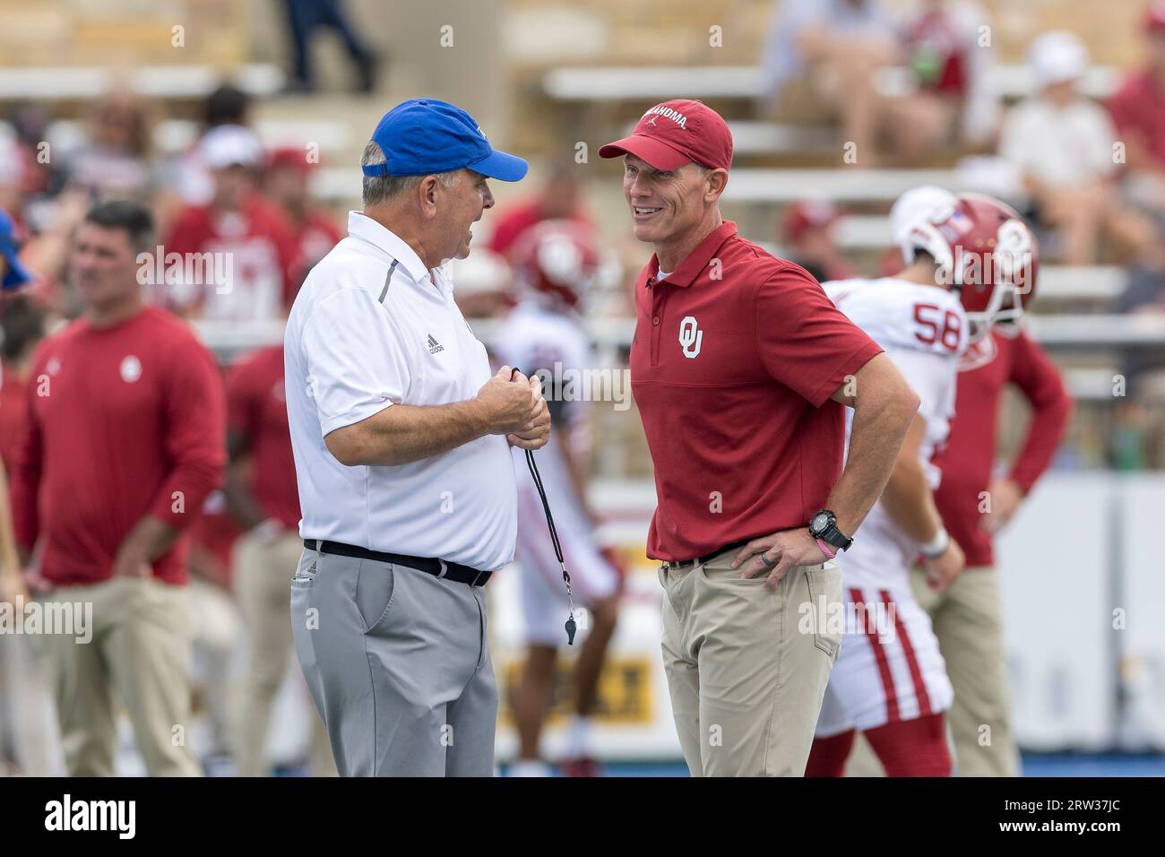 Tulsa head coach Kevin Wilson, left, and Oklahoma head coach Brent ...