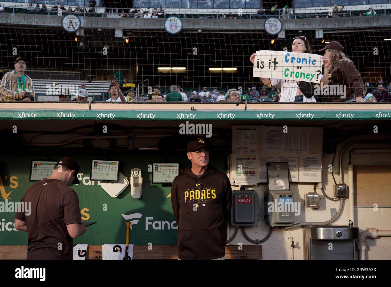 San Diego Padres manager Bob Melvin, center, stands in the dugout ...