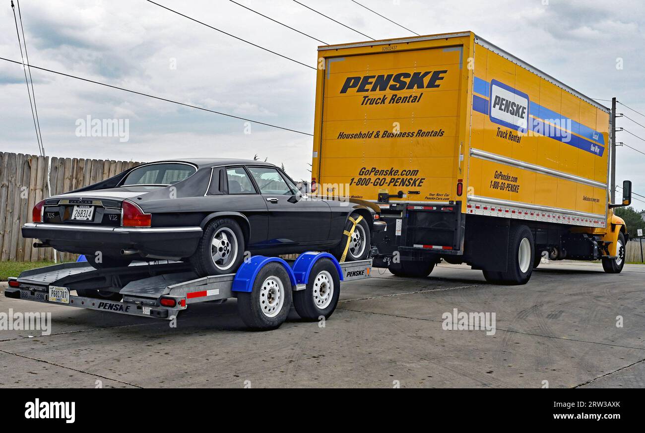 Penske moving van hi-res stock photography and images - Alamy