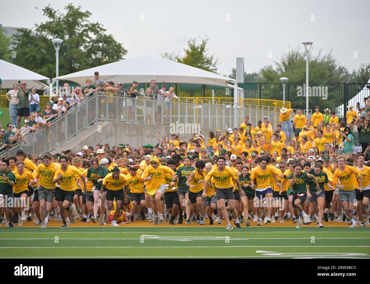 Waco, USA. 16th Sep, 2023. September 16 2023: Baylor Bears students get ...