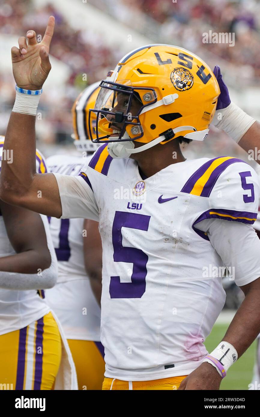 LSU quarterback Jayden Daniels (5) celebrates his touchdown against ...