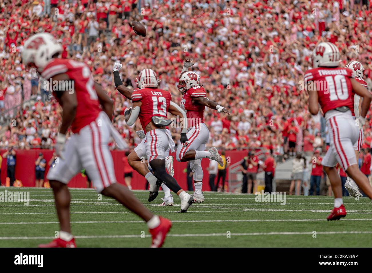 MADISON, WI - SEPTEMBER 16: Wisconsin Badgers inside linebacker Maema ...