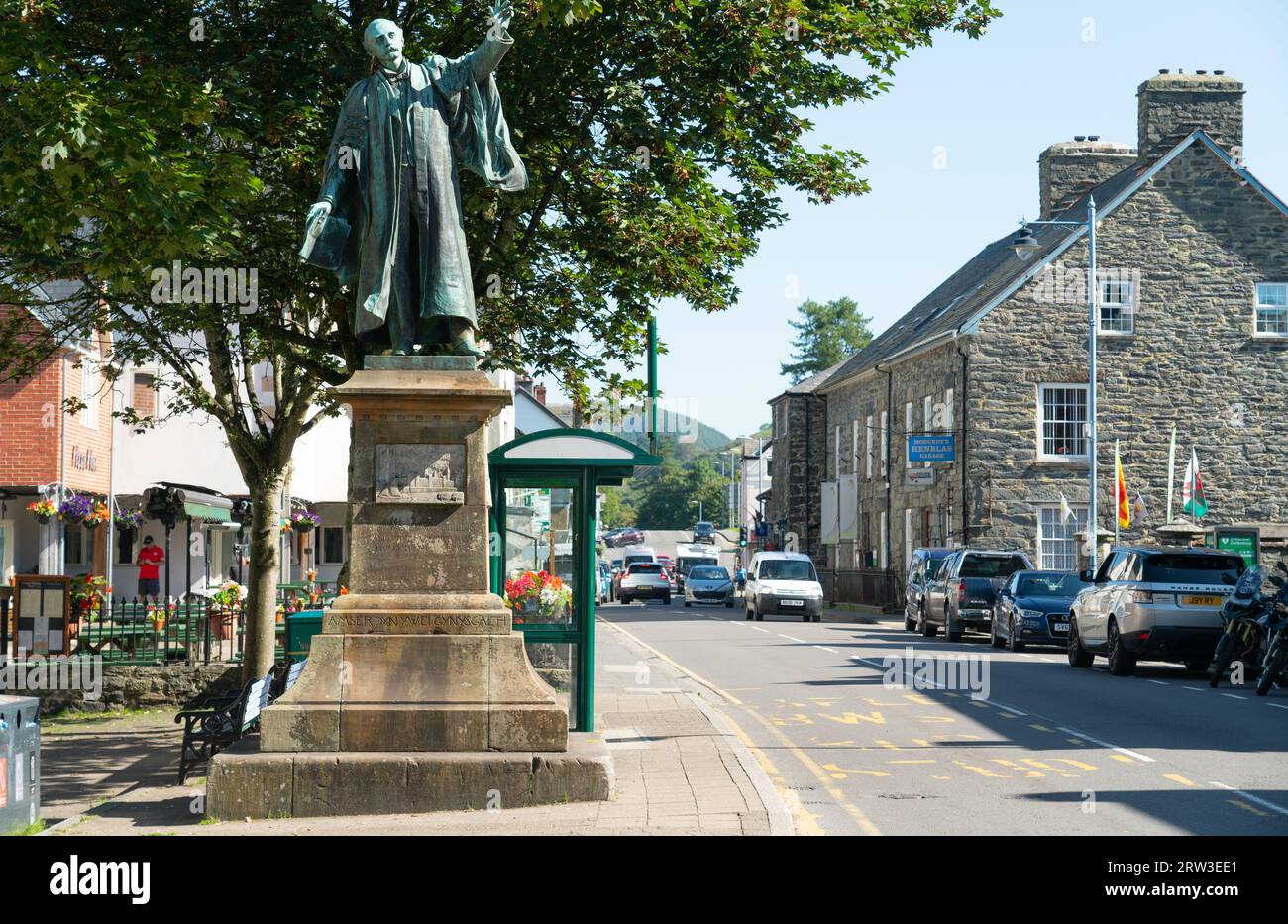 Thomas Edward Ellis statue, High Street, Bala, Gwynedd, North Wales ...