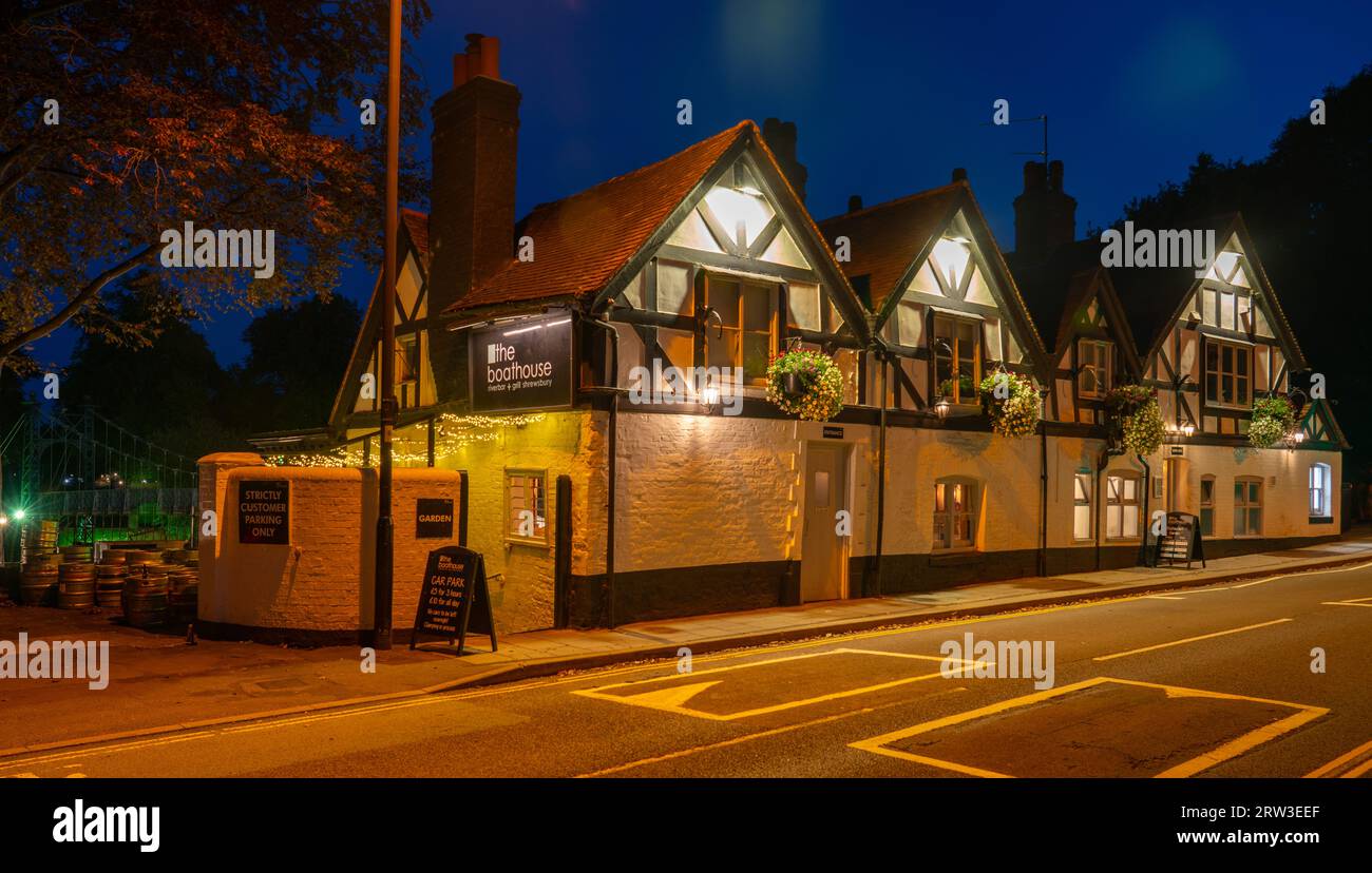 The Boathouse Pub/Restaurant, Shrewsbury, Shropshire. Adjacent to the ...