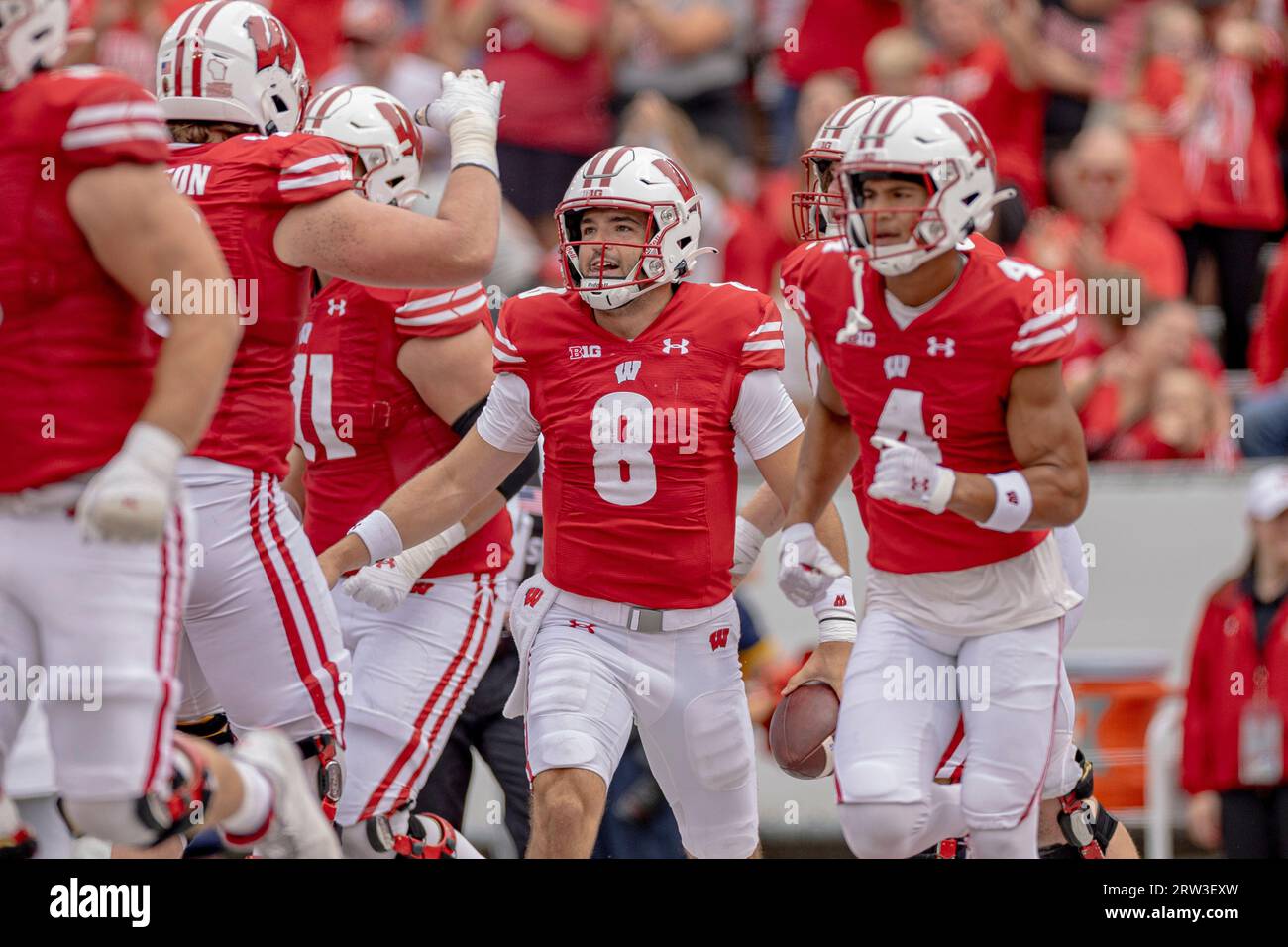 MADISON, WI - SEPTEMBER 16: Wisconsin Badgers quarterback Tanner ...