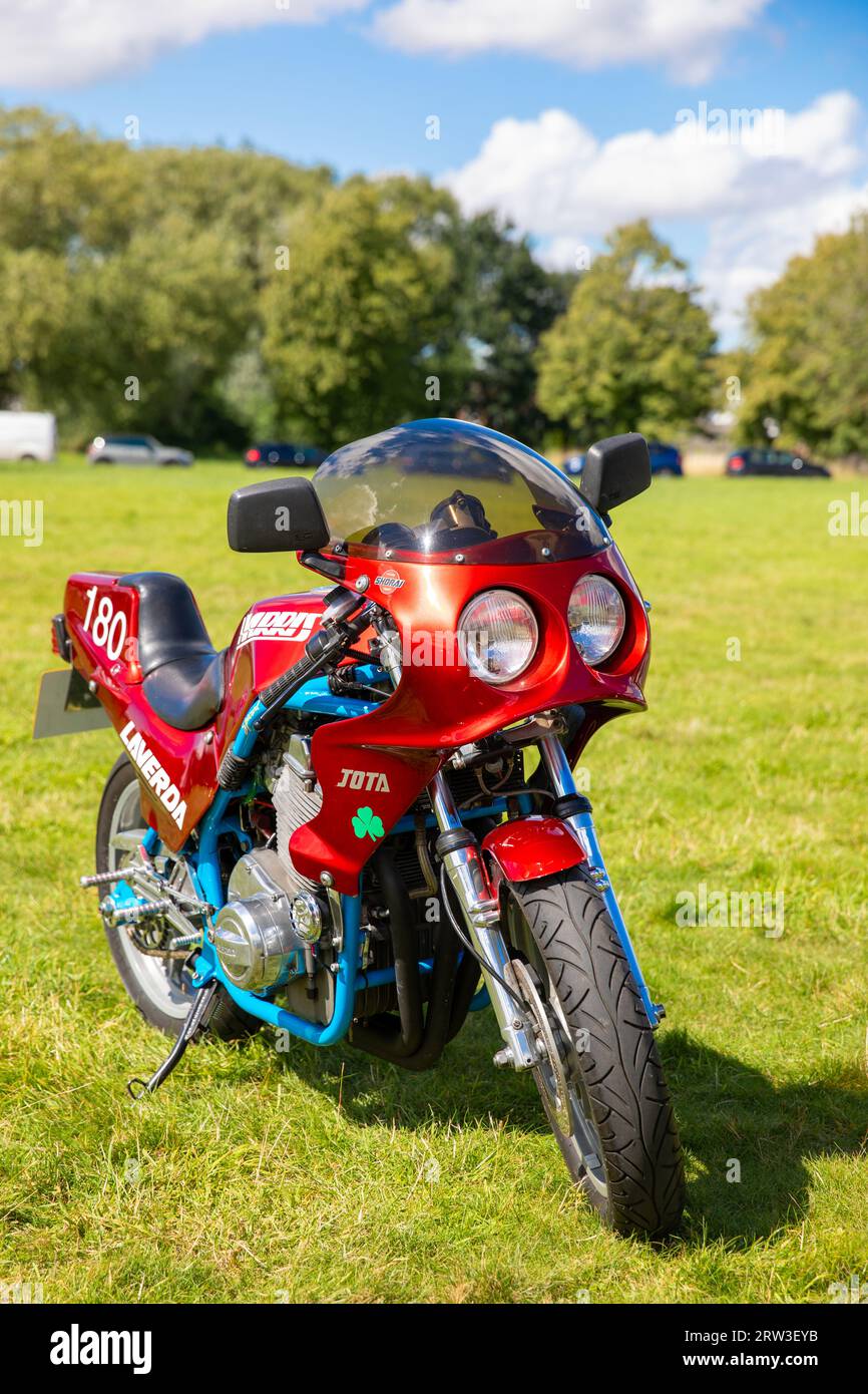 Magnum engine hi-res stock photography and images - Alamy