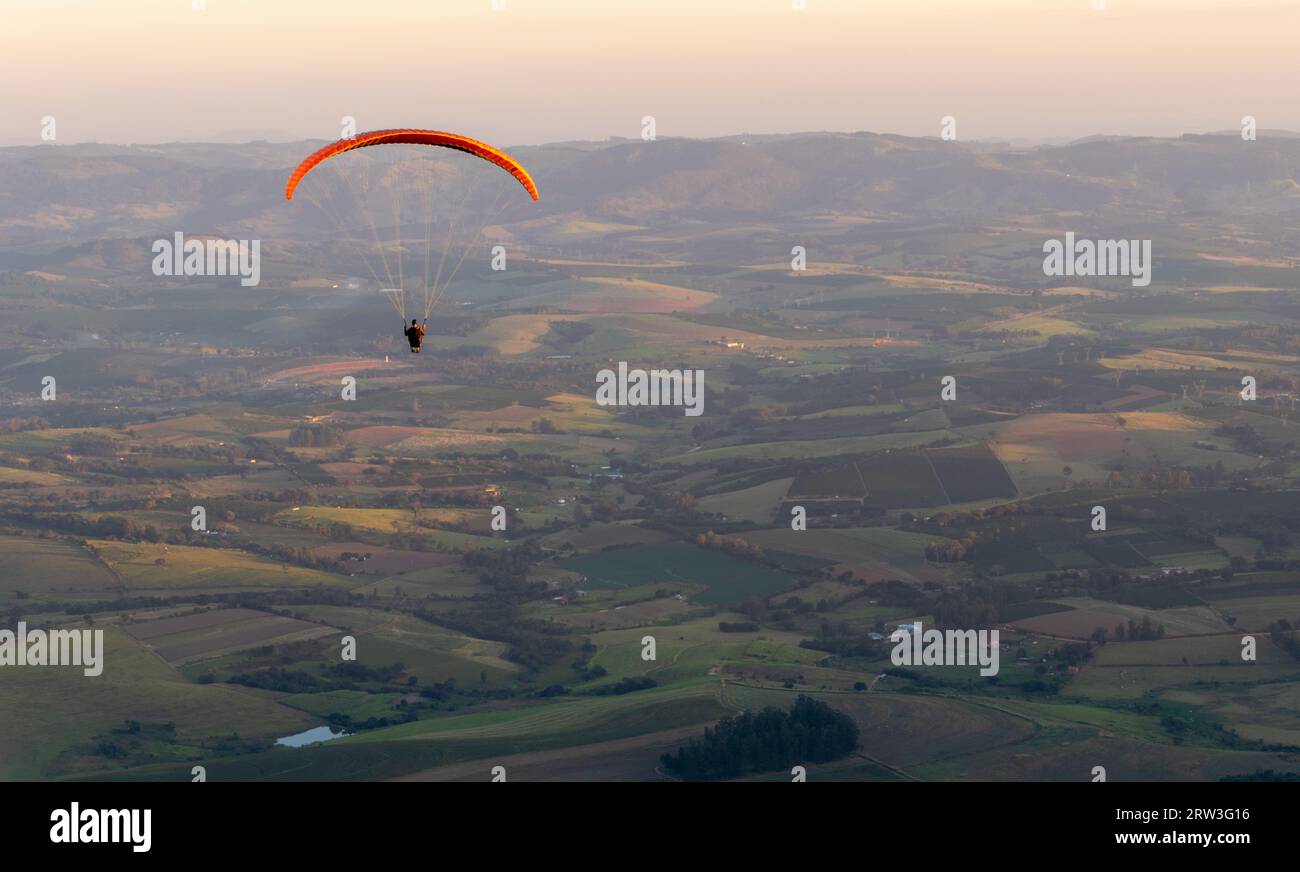 Aerial view person paragliding hi-res stock photography and images - Alamy