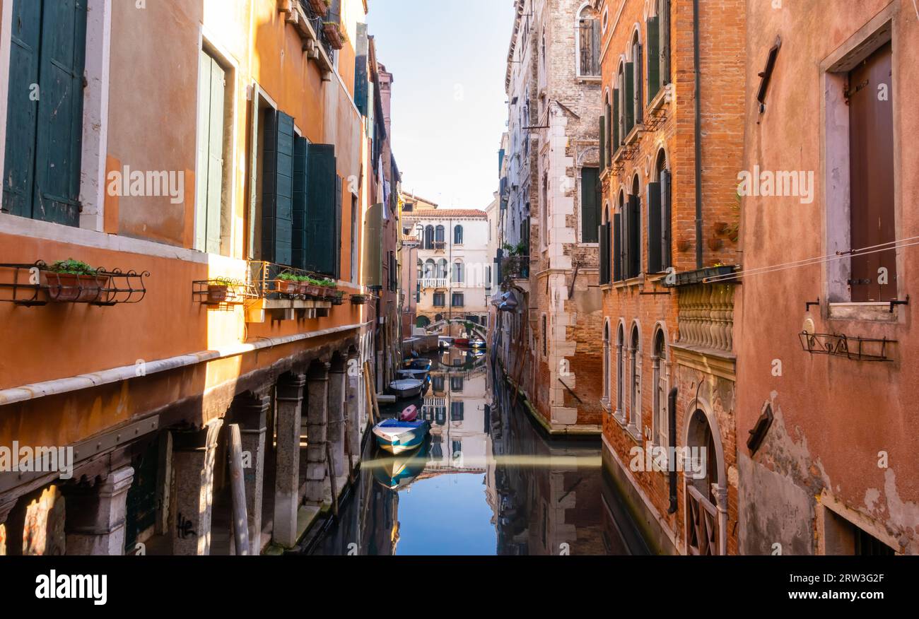 Orange color house building in venice hi-res stock photography and ...