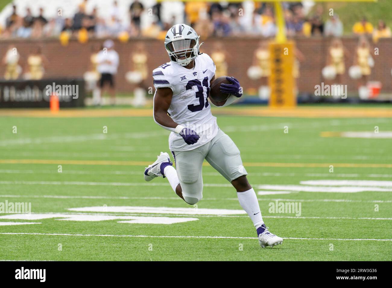 Kansas State running back DJ Giddens runs the ball during the first ...