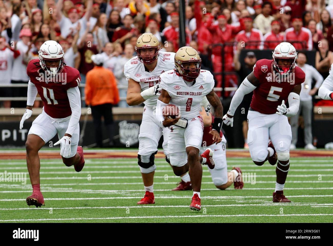 CHESTNUT HILL, MA - SEPTEMBER 16: Boston College Eagles quarterback ...