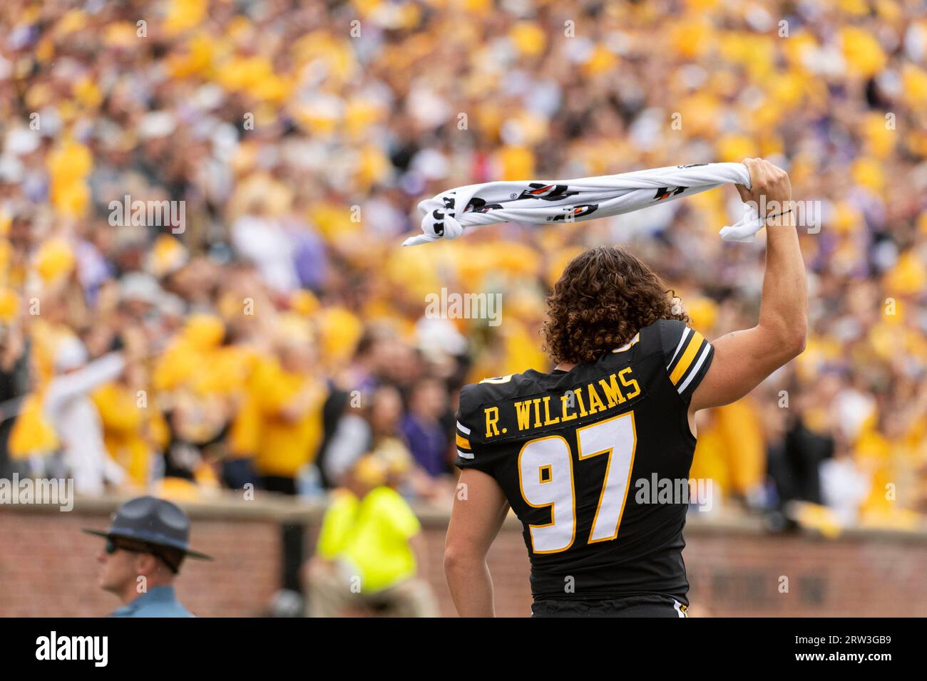 Missouri's Riley Williams stirs up the crowd during the first quarter ...