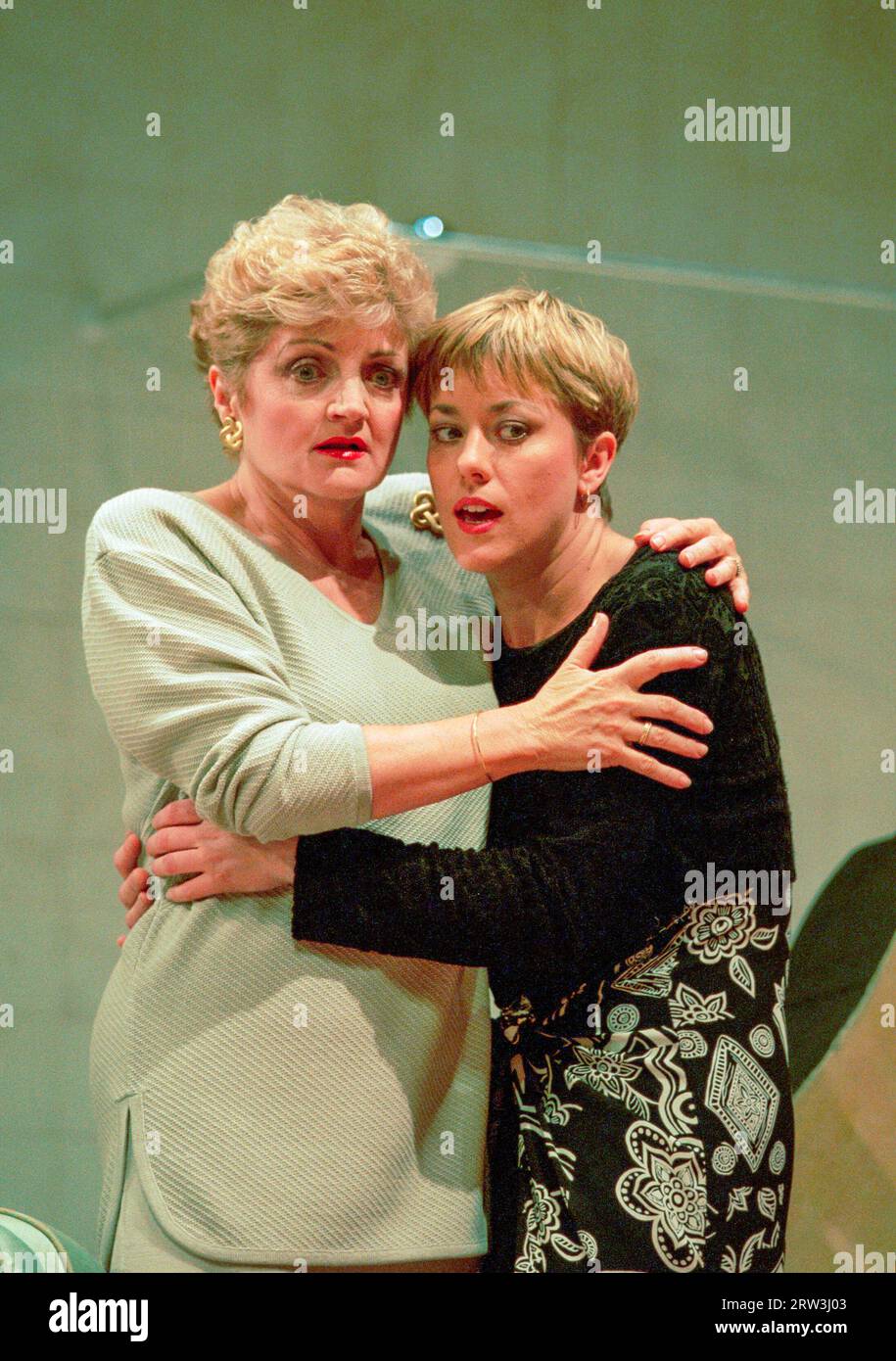 l-r: Julia McKenzie (Ruella), Adie Allen (Poopay) in COMMUNICATING ...