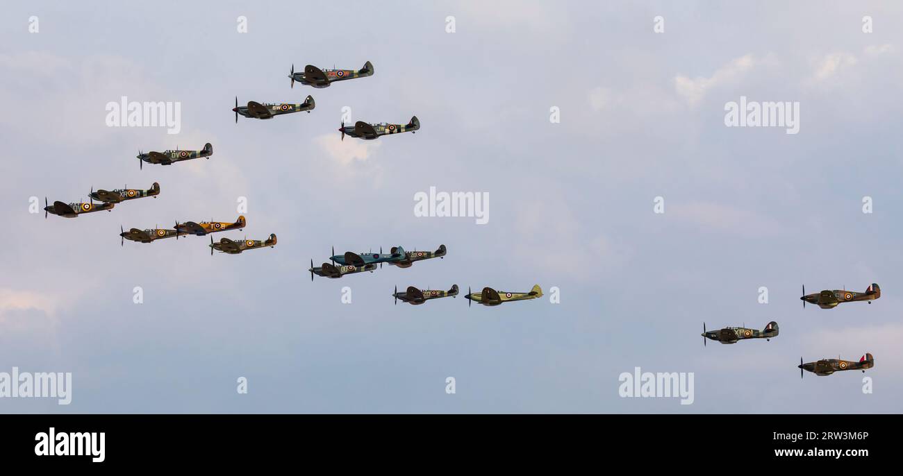 Mass spitfire formation hi-res stock photography and images - Alamy