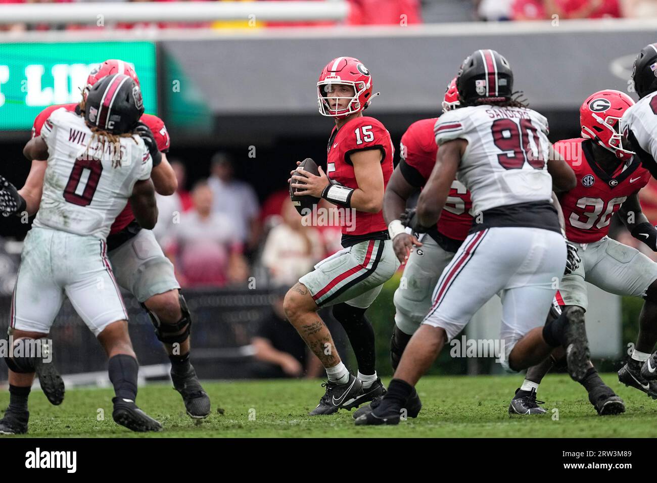 Georgia quarterback Carson Beck (15) looks for an open receiver during ...