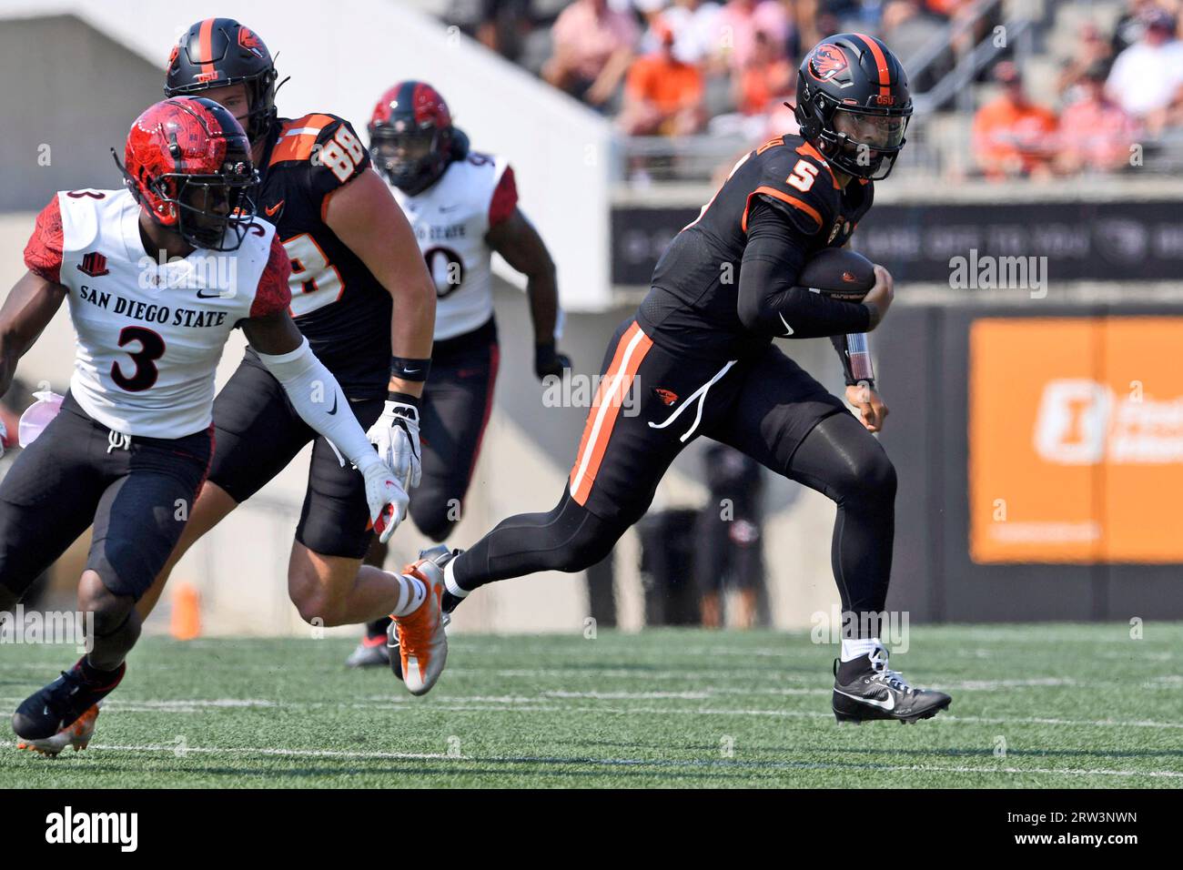 Oregon State quarterback DJ Uiagalelei (5) rushes in front to San Diego ...