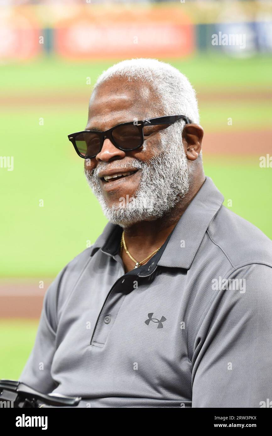 Houston Oilers Hall of Fame running back Earl Campbell (34) before the ...