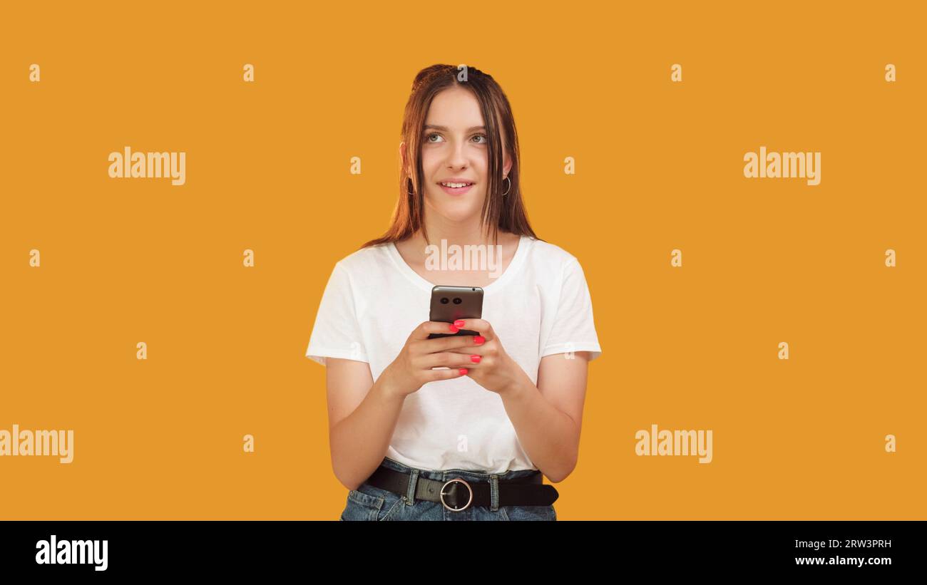 Messenger typing hi-res stock photography and images - Alamy