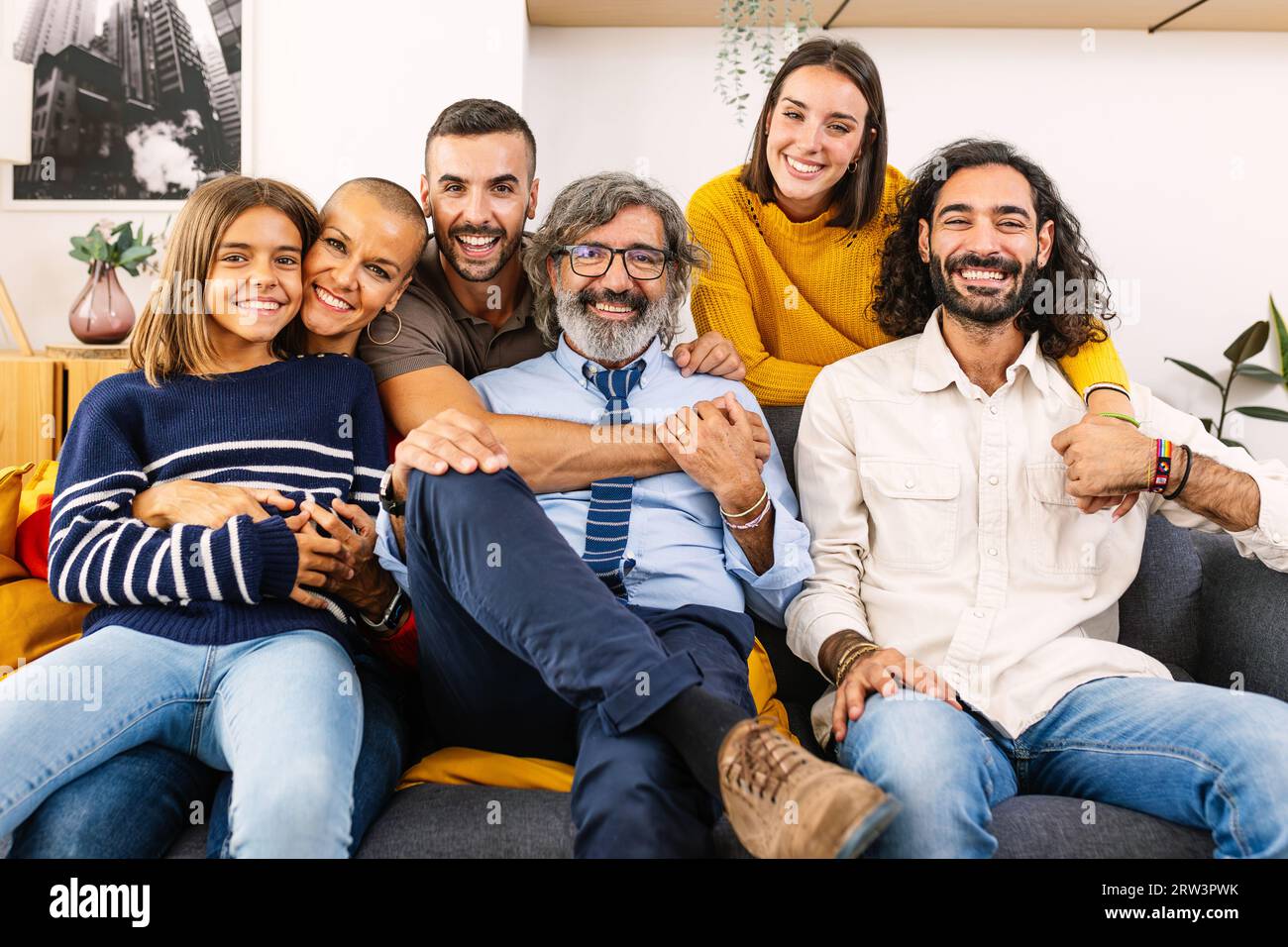 Portrait happy big family six hi-res stock photography and images - Alamy