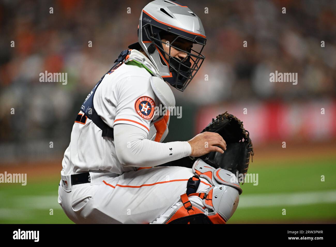 Houston Astros catcher Yainer Diaz (21) taking signals from the dugout ...