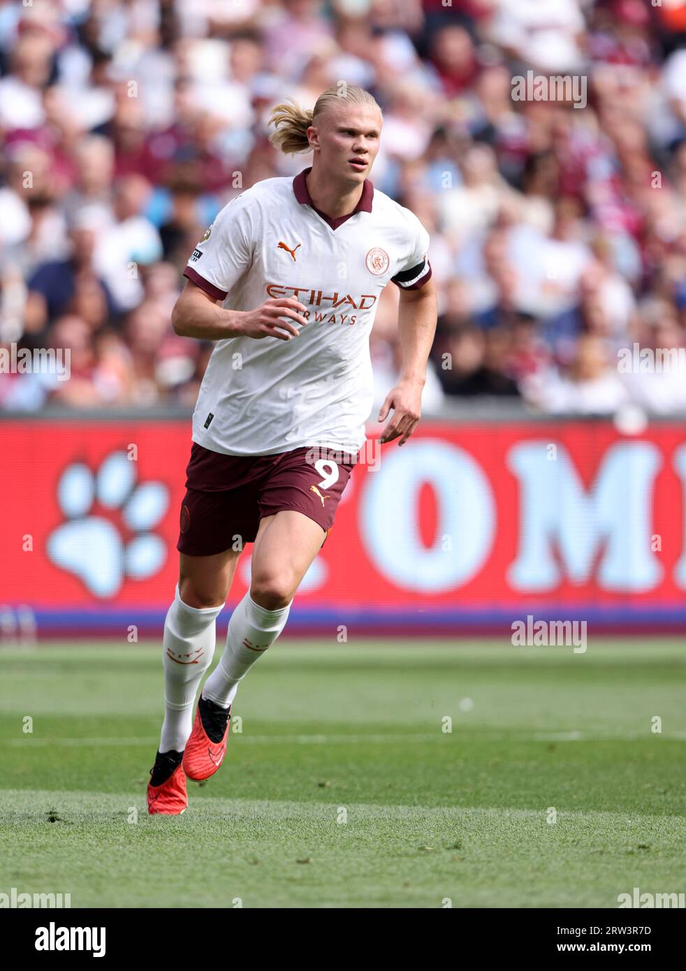 Erling haaland man city premier league hi-res stock photography and ...