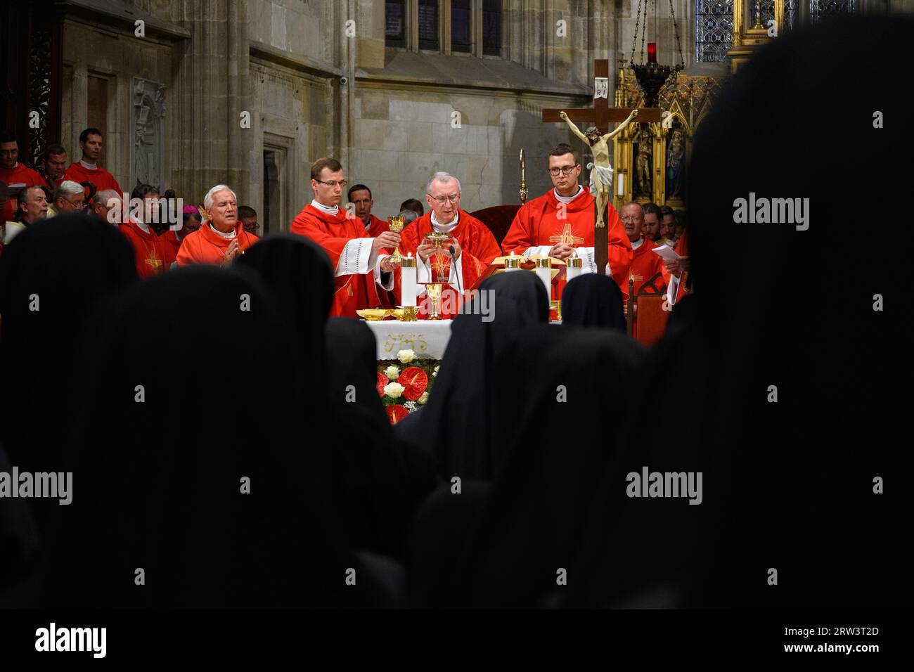 Eucharist celebration in church hi-res stock photography and images - Alamy