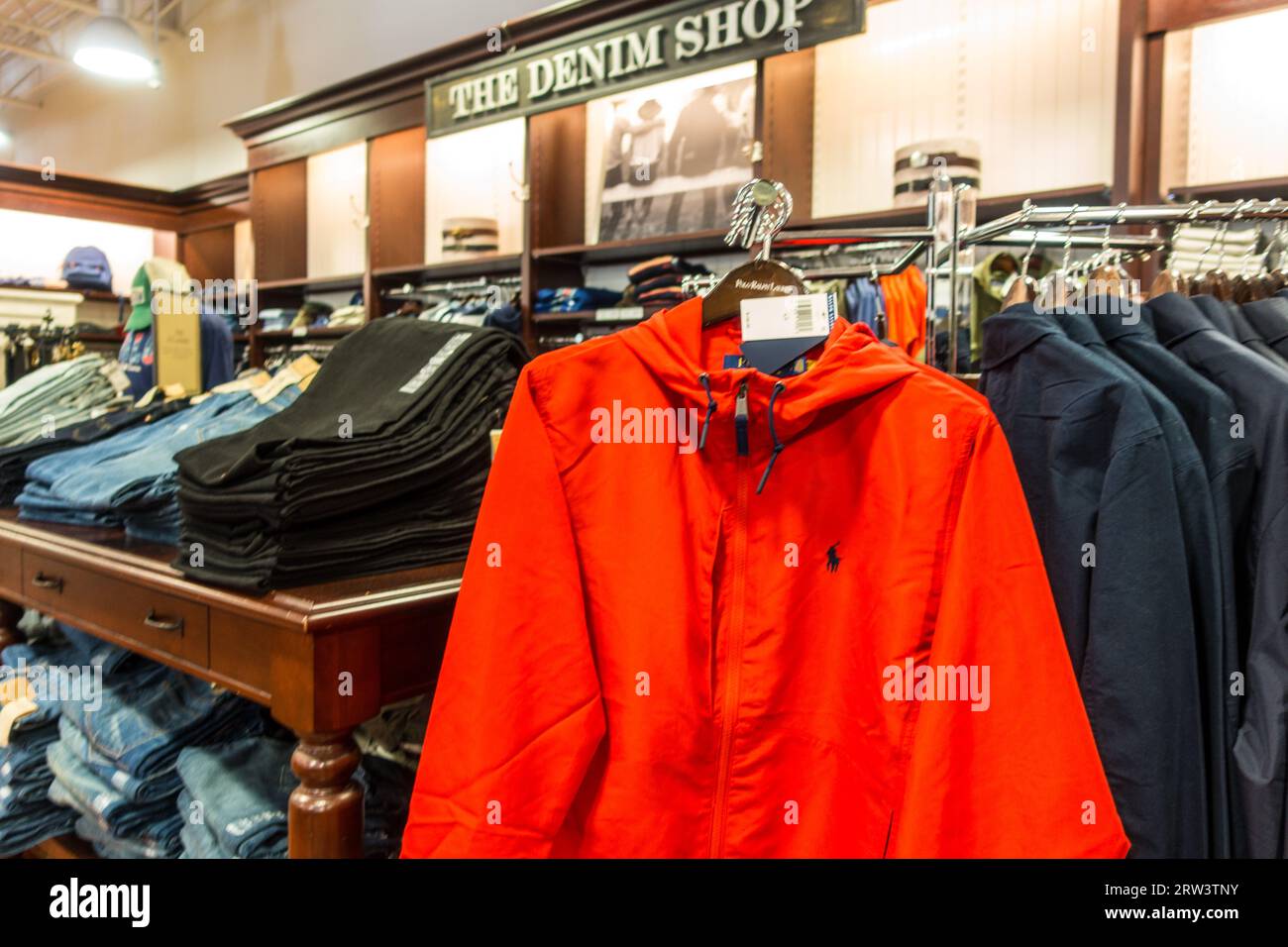 Mens fashion retailer hi-res stock photography and images - Alamy