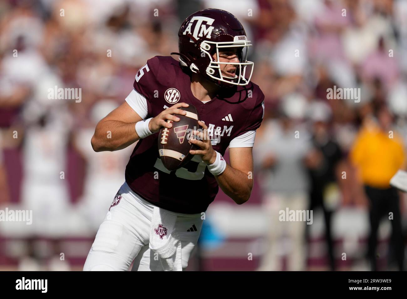 Texas A&M quarterback Conner Weigman (15) looks to pass against ...