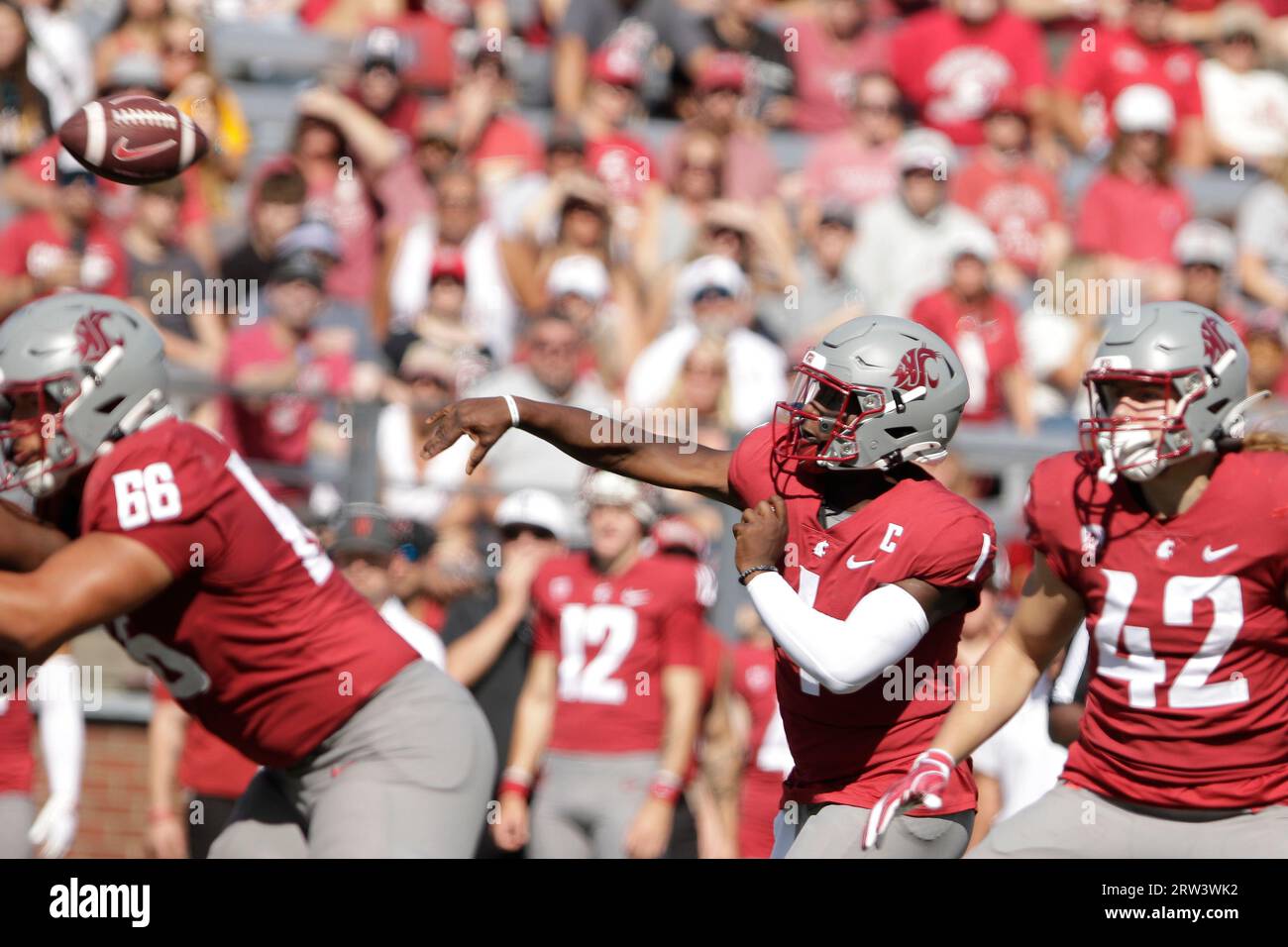 Washington State quarterback Cameron Ward (1) throws a pass during the ...