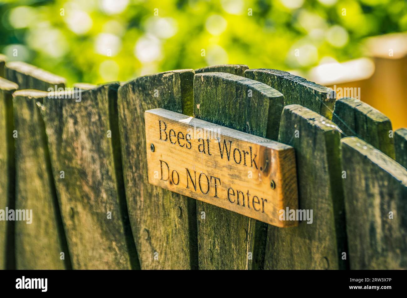 Bees at work sign hi-res stock photography and images - Alamy