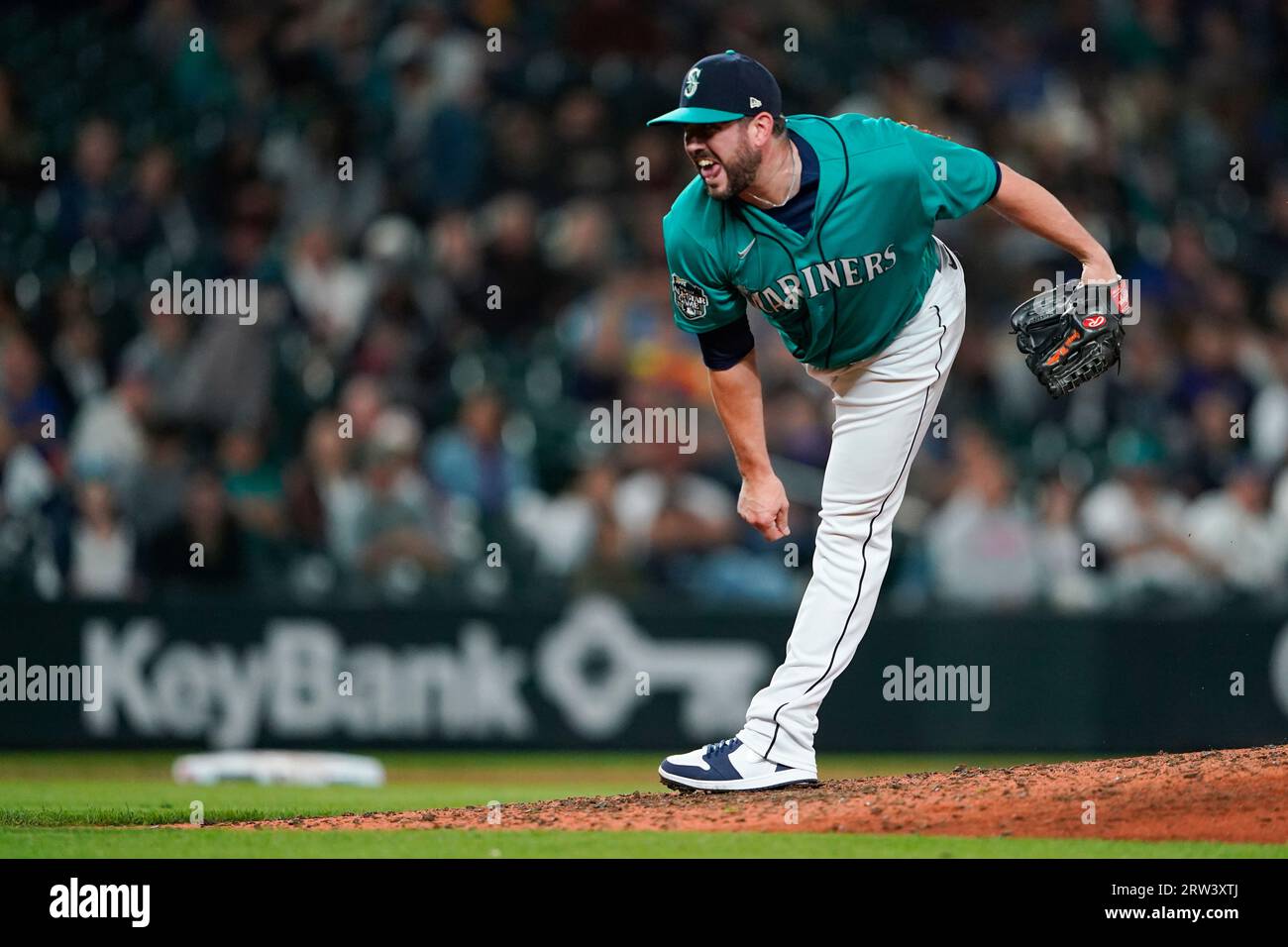 Seattle Mariners relief pitcher Dominic Leone throws in a baseball game ...