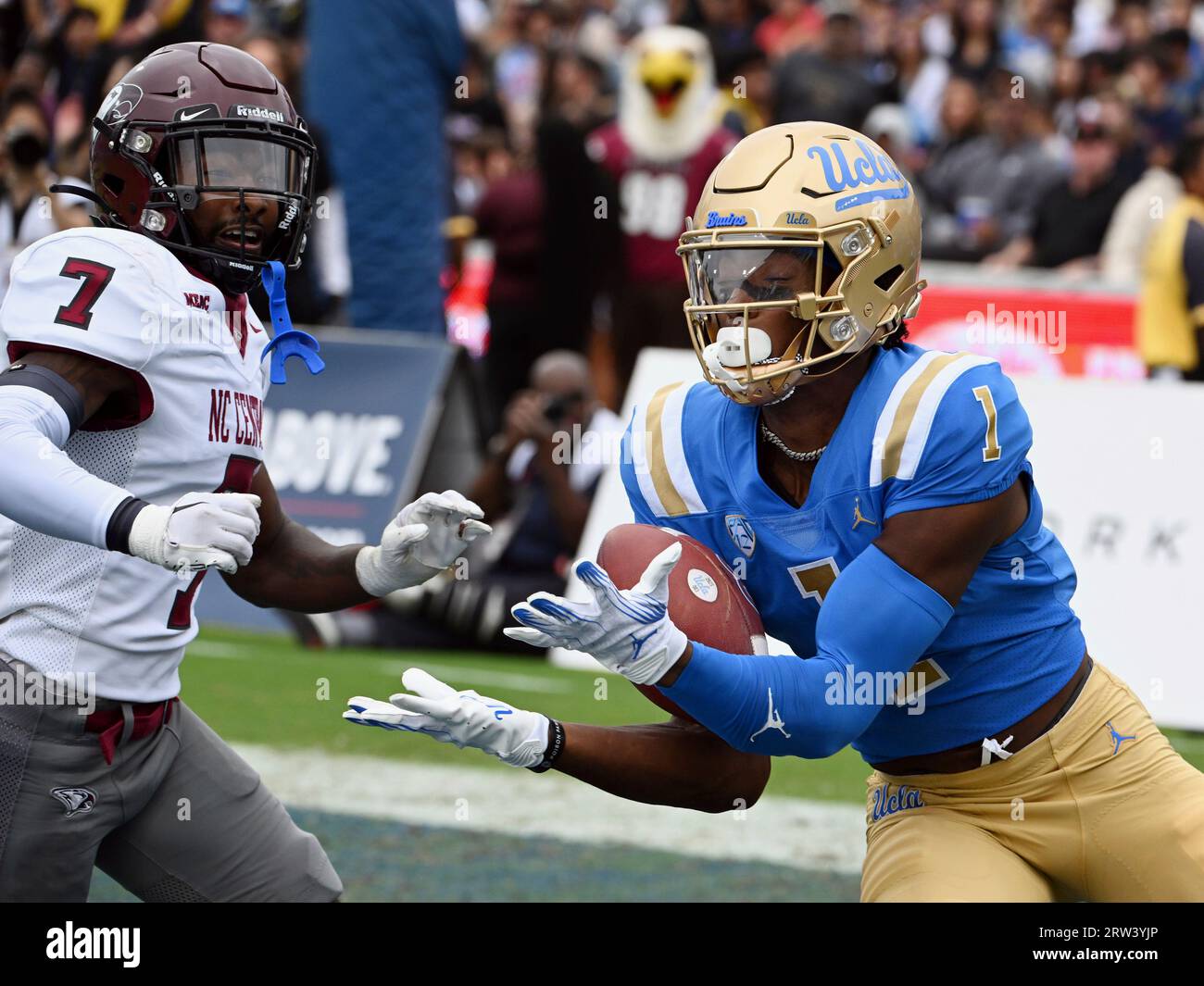 PASADENA, CA - SEPTEMBER 16: UCLA Bruins wide receiver J. Michael ...