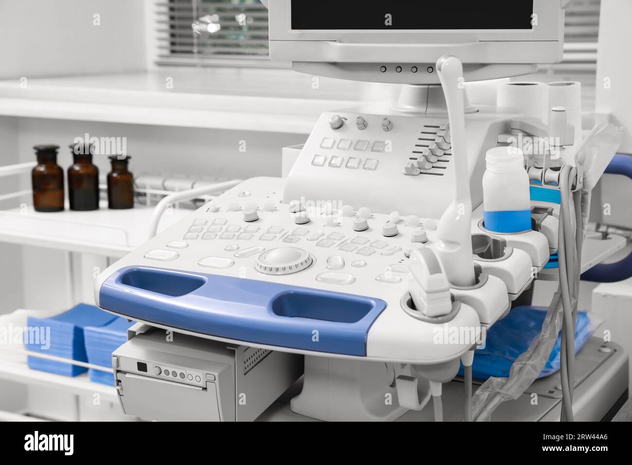 Ultrasound scanning equipment in hospital hi-res stock photography and ...