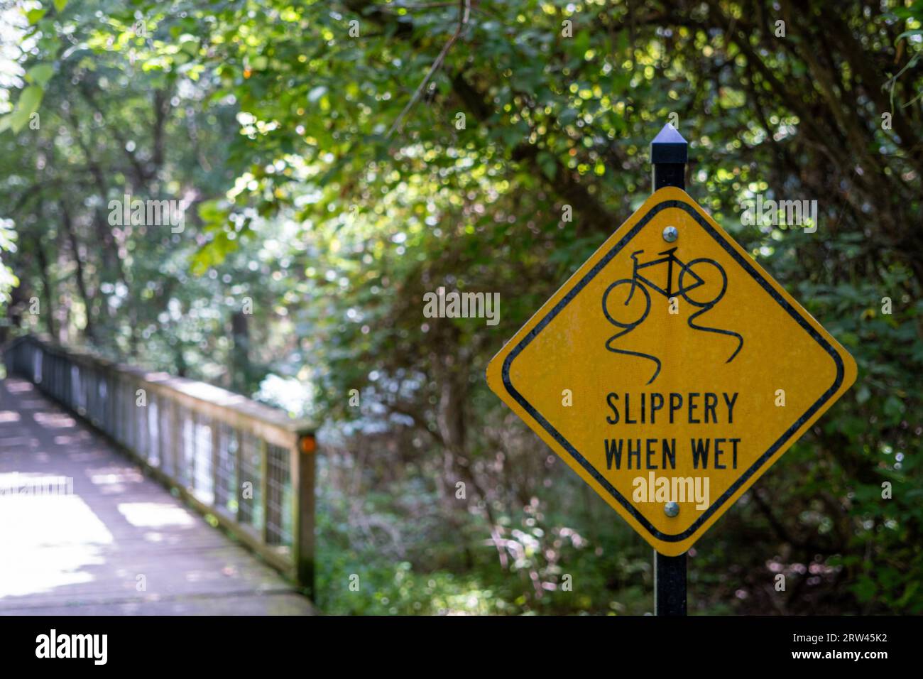 Slippery when wet sign Stock Photo - Alamy