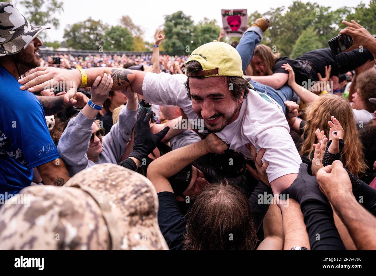 Riot fest crowd hi-res stock photography and images - Alamy