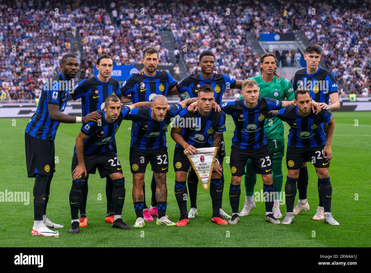 Line up inter hi-res stock photography and images - Alamy