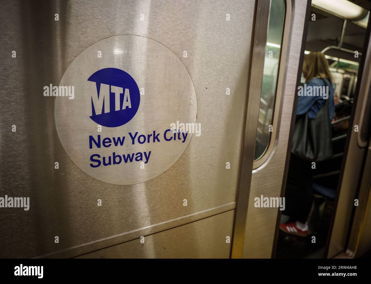 Logotipo Del Tren Mta Mta Logo Design Hi Res Stock Photography And