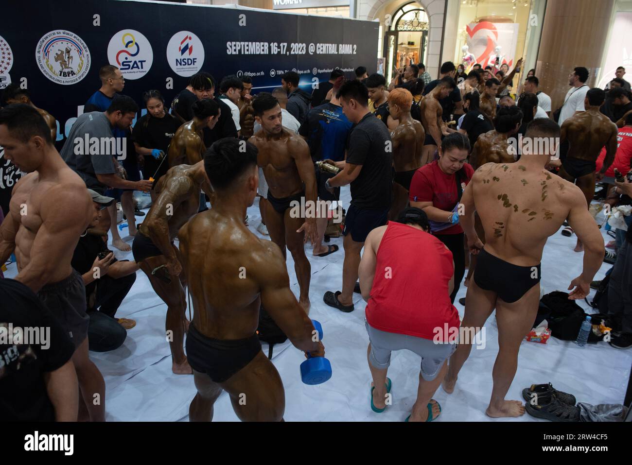 Bangkok, Thailand. 16th Sep, 2023. Athlete's assistant is painting tan ...