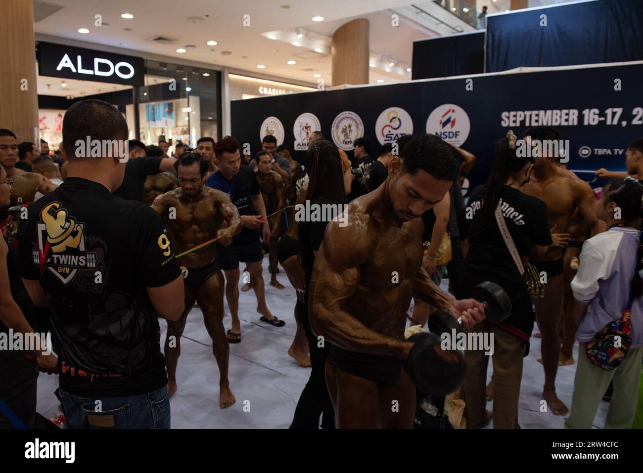 Bangkok, Thailand. 16th Sep, 2023. bodybuilding athlete Prepare your ...