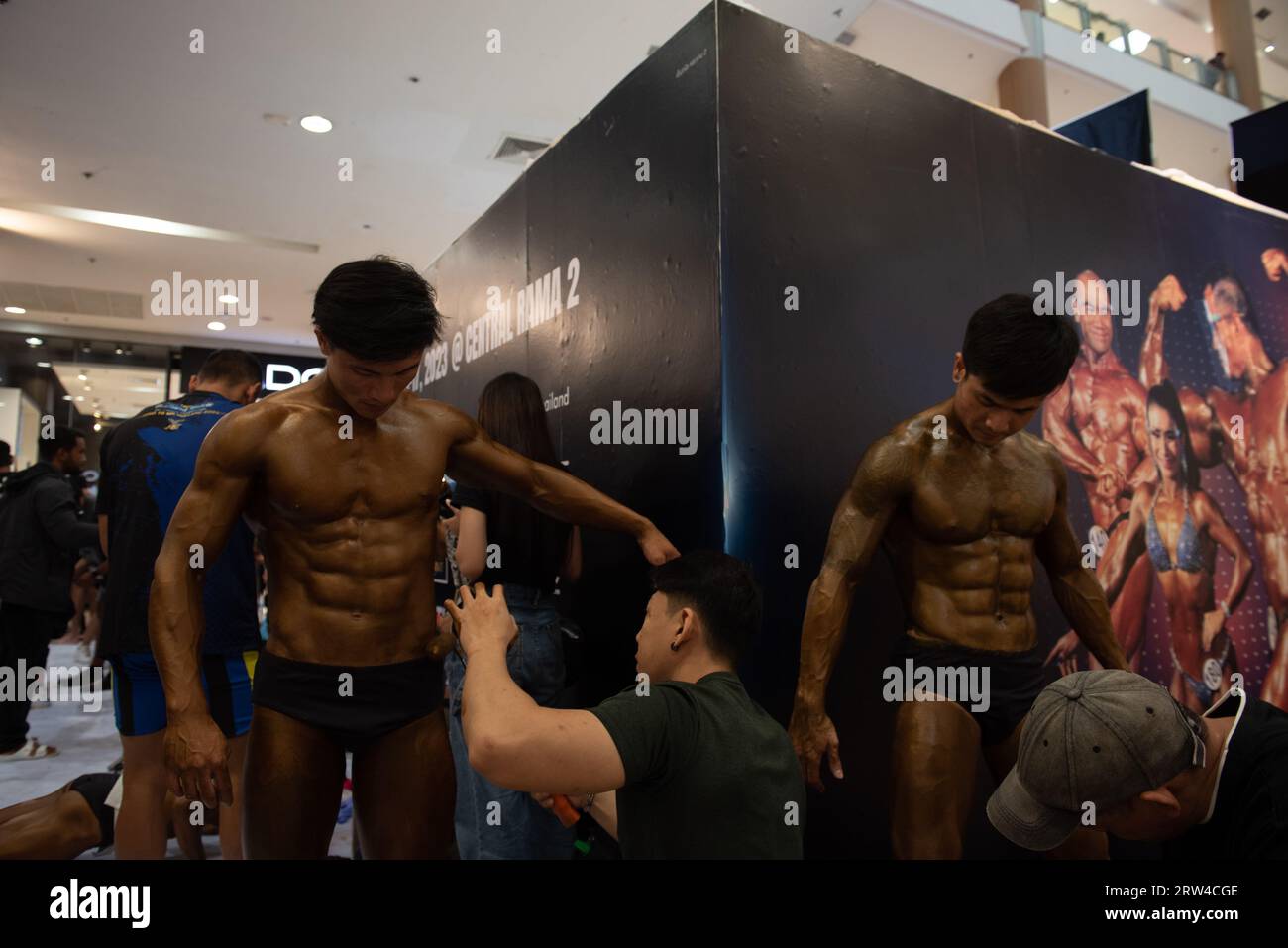 Bangkok, Thailand. 16th Sep, 2023. Athlete's assistant is painting tan ...