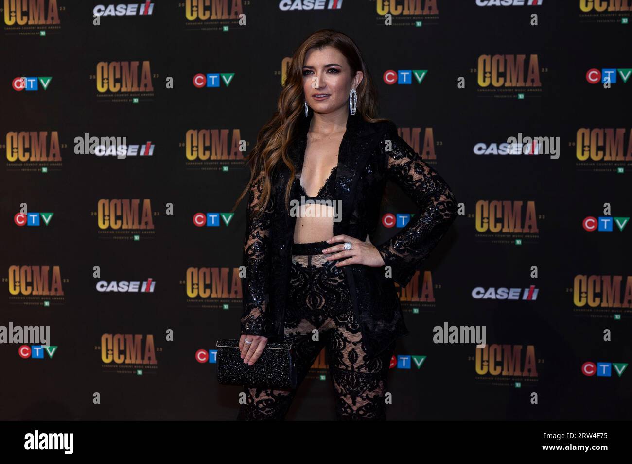 Tenille Townes poses on the red carpet at the Canadian Country Music ...