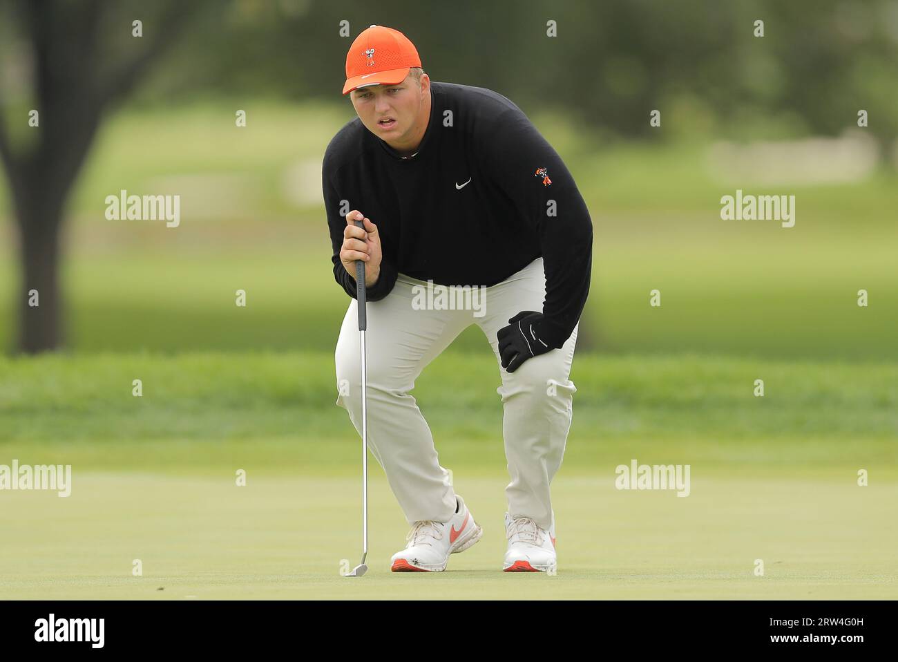 Oklahoma State Johnnie Clark looks on as he measures his position to ...