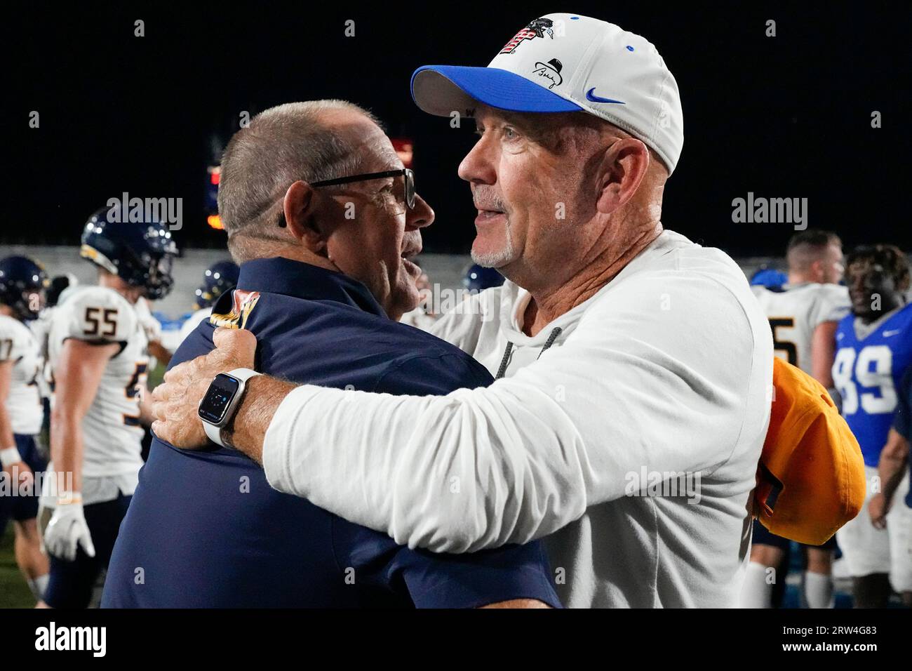 Murray State head coach Dean Hood, left, and Middle Tennessee head ...