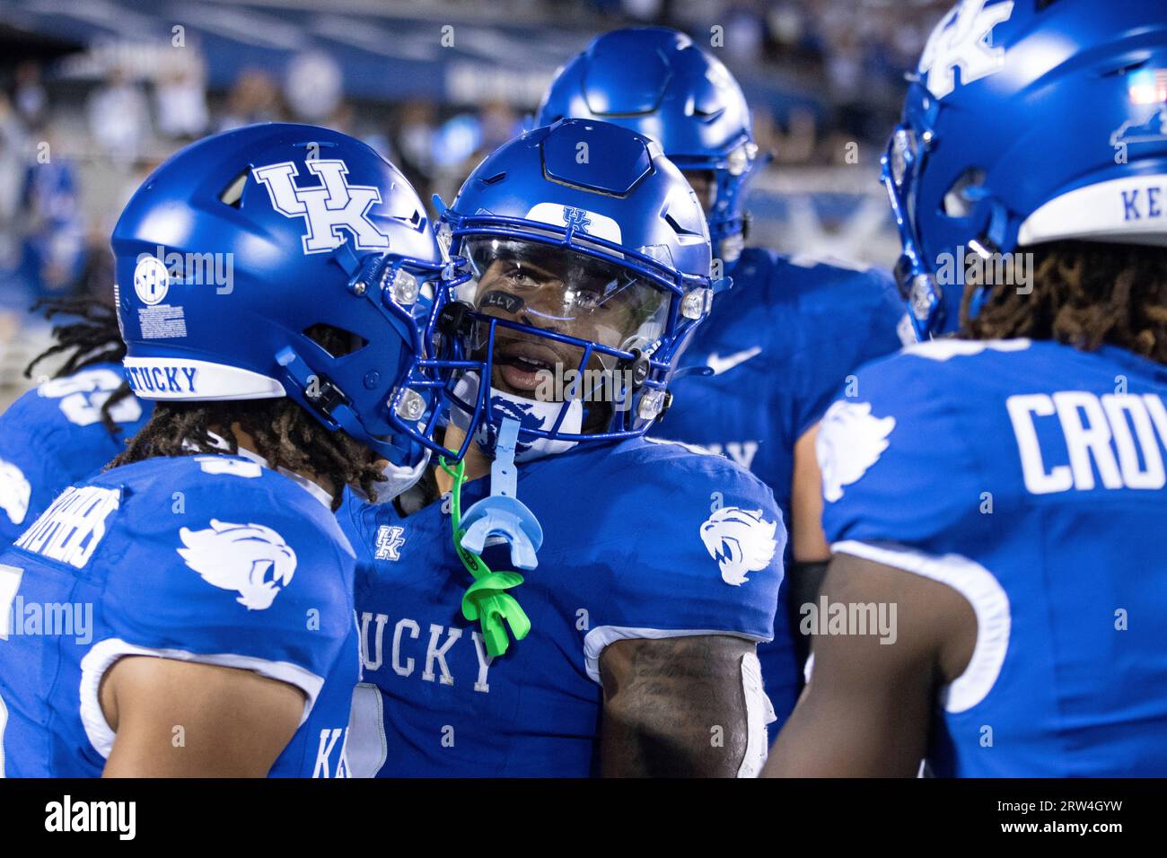 Kentucky running back Ray Davis (1) celebrates with teammates after a ...